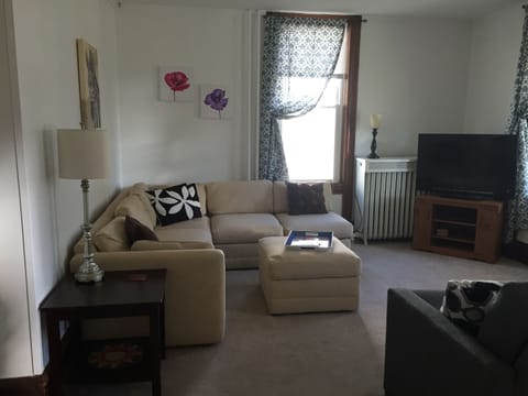Large Apartment In The Heart Of Marquette W/ Cable & WiFi! Pet Friendly ...