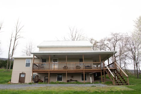 Large Family Home Located 1 Mile From Aitch Boat Launch On Raystown ...