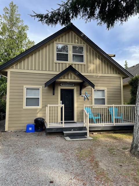 Starfish Cottage - Oceanside Village Resort | Parksville | VacationRenter