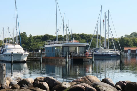 Luxurious floating holiday home Flensburg Fjord \/ houseboat ...