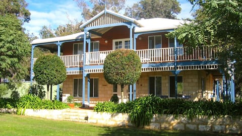 MILLHAVEN - superb home in great location with ocean views. WIFI ...