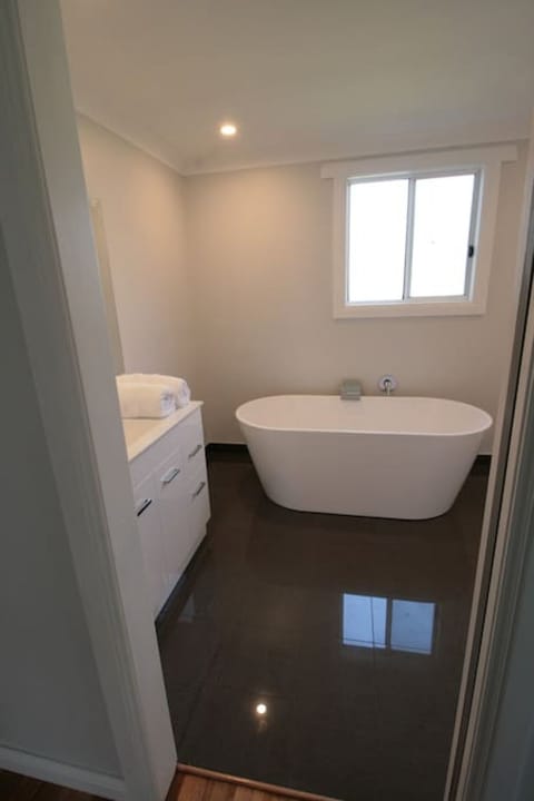 Castaway Cottage, beachside bliss in Dover | Dover | VacationRenter