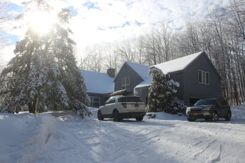 Beautiful home in Vermont's Green Mtn Forest - 5 min from Mt. Snow ...