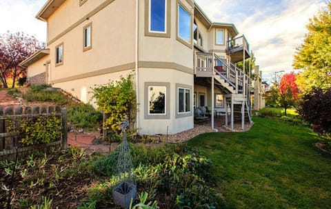 Spread out in a large,1600 sq foot comfort suite 1 bedroom plus ...