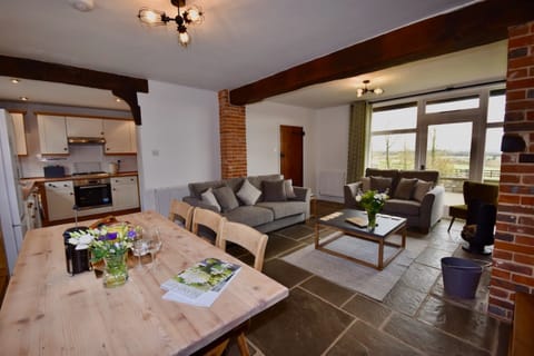 Old Byre, Little Upton Farm | Ryde | VacationRenter