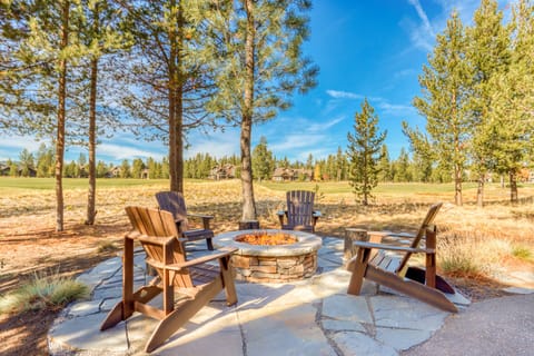 Caldera Springs home near Sunriver, with firepit - access to quarry ...
