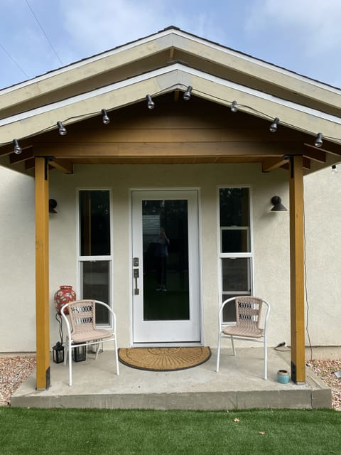 Inviting Casita Just 10 Mins from Metrolink – Cozy & Convenient ...