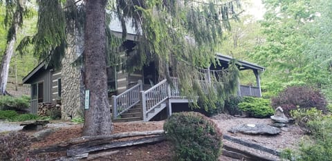 Centrally Located Quaint and Cozy Log Cabin (AWD\/4WD Req'd Winter ...