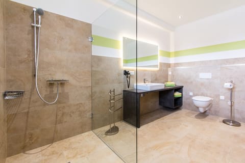 Modern barrier-free apartment for up to two people | Landshut ...