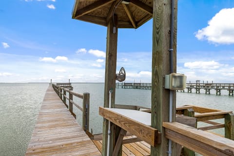 Rockport Bay Home- Private Lighted Pier: kayaks and kayak launch ...
