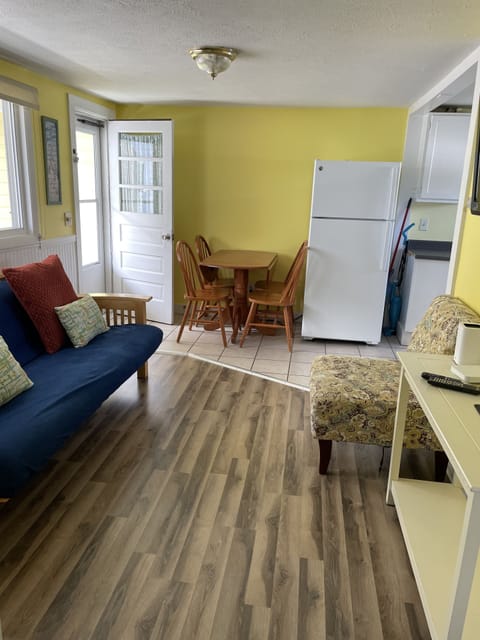 Seashell Cottages/JK Rentals - The Seth Unit with Queen bed, 2 twin ...