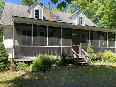Beautiful, Spacious, Cozy Adirondack Hidden-Gem in Huletts Landing ...