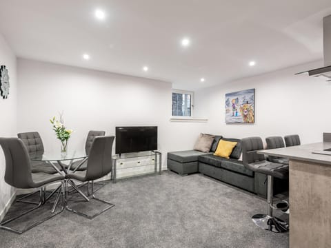 Casa Fresa - Castle Heights - Luxury City Centre | Dundee | VacationRenter
