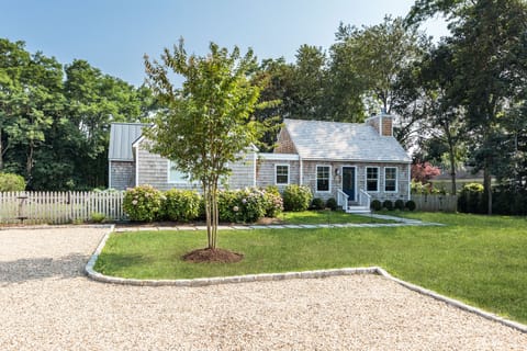 Bridgehampton Town Chic 3 bedroom\/ Cottage -Completely Renovated-Walk ...