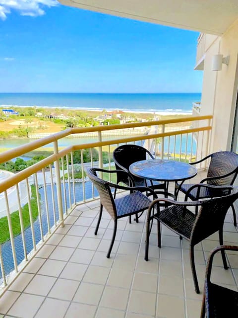 Upgraded Oceanfront 3B/3B Condo - Ocean Creek Resort - Walk to Barefoot ...