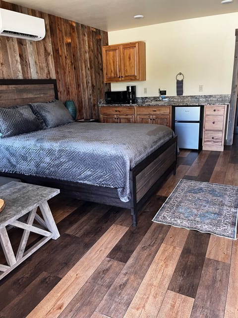Rhodopa Lodge at Yellowstone rooms | Gardiner, MT | VacationRenter