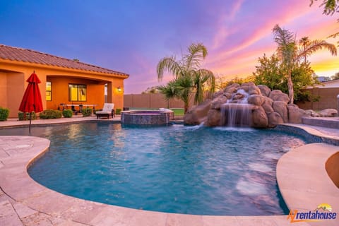 MIllion $ Desert Dream + Heated Spa & Pool with Waterslide+SportsCourt ...