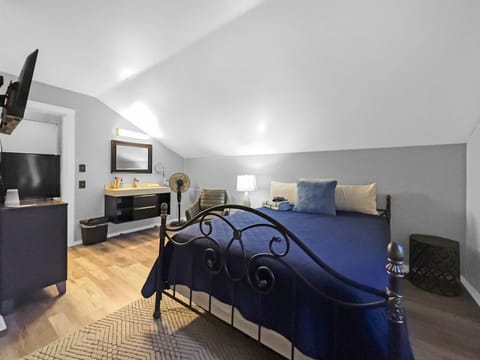 Timberline Lodge - Downtown Ellicottville - Room 304 | Ellicottville ...