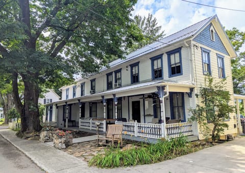 The Riverside - Stay on the River - 15 minutes to Deep Creek and Wisp ...