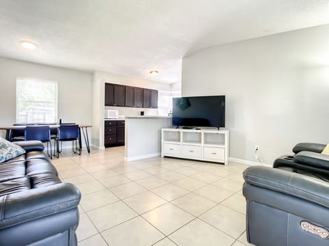 Modern 3BR Home: Day Trip to Disney & Universal | Orange City ...