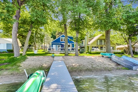 5 Bedroom Lakefront Home with Private Dock and Beach Including 2 Kayaks ...