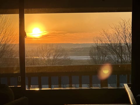 Listing title: Pine Haven, WY home viewing Keyhole Reservoir | Black ...