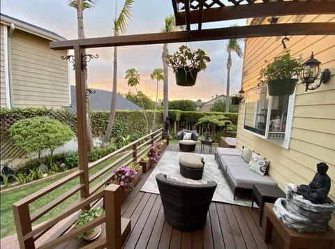 Luxurious Large Home - 5 min from beach w\/ free parking | Playa Del ...