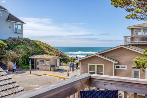 Cozy Captain's Cabin with Easy Beach Access! The Captain's Place ...