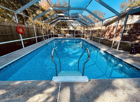 "Juniper Junction" - Covered Pool / Entertainer’s Dream / 10 Minutes ...