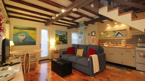 PERIWINKLE COTTAGE #1 - OPEN ALL YEAR - walk to everything, parking ...