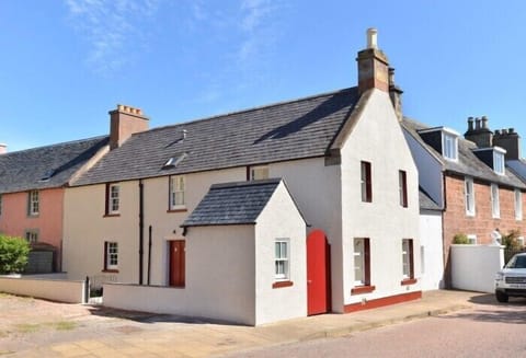 SEASHELL COTTAGE, family friendly, with a garden in Cromarty | Cromarty ...