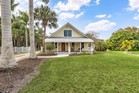 Historic Florida \"Cracker Cottage\" | Bokeelia, FL | VacationRenter