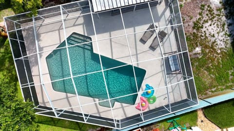 NEWLY LARGE HEATED POOL Modern home Ace Location Tampa Oasis - SEE 3D ...