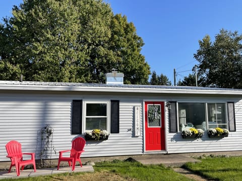 Cozy, Cheery, & Central Location to all EUP has to offer! | Sault Ste ...