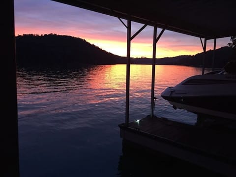 Sunset Dreams Norris Lake Front house/Deerfield Resort-sleeps 14/hot ...