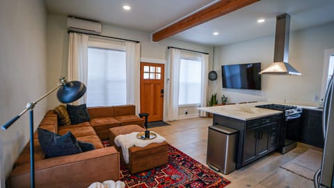 The Rogue House Luxury Hot Tub and Outdoor Fire Pit | Rogue River, OR ...