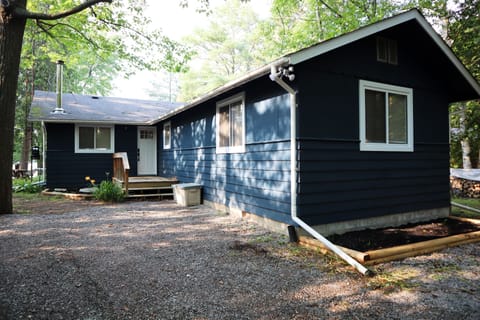 Cozy Waterfront cottage on Buckhorn lake with hot tub | Kawartha Lakes ...