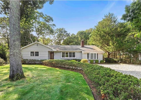 Beautiful Studio apartment (613778) by Houzlet | Westhampton Beach ...