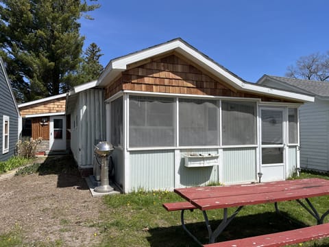 Cozy Cottage - Canary | On Hamlin Lake | Hamlin Lake | VacationRenter