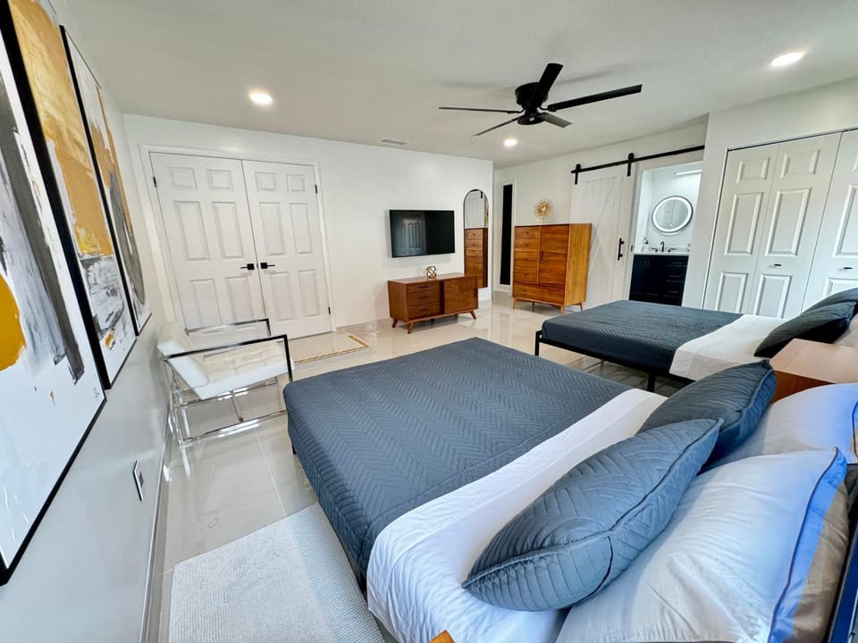 Upscale Tampa Bay Dream Home Pool with Putting Green | Greater ...