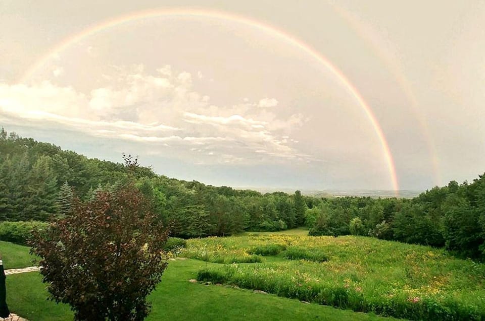 Elegant Suite for Couples near Lake Wisconsin in Baraboo, Wisconsin ...
