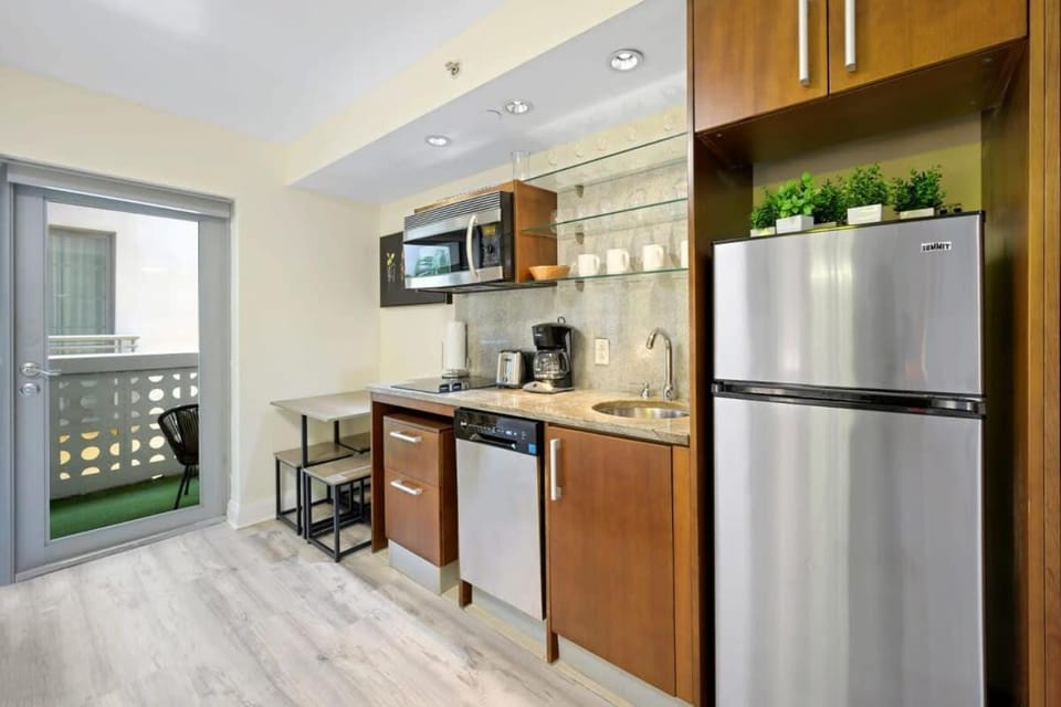 Ocean Drive Oasis Rooftop Pool & Bar | Flamingo Lummus, FL | VacationRenter