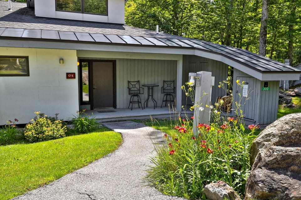 Cedarwood Retreat - 3BR Vermont Condo with Spa, Pool, Fireplace ...