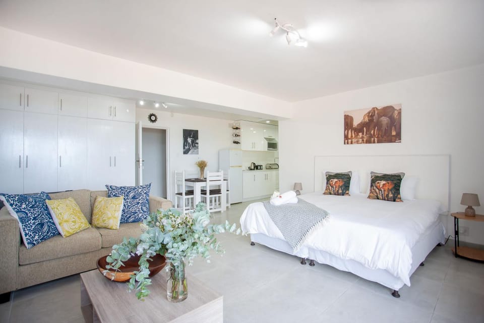 Kyles Kin Oceanfront Studio | Western Cape | VacationRenter