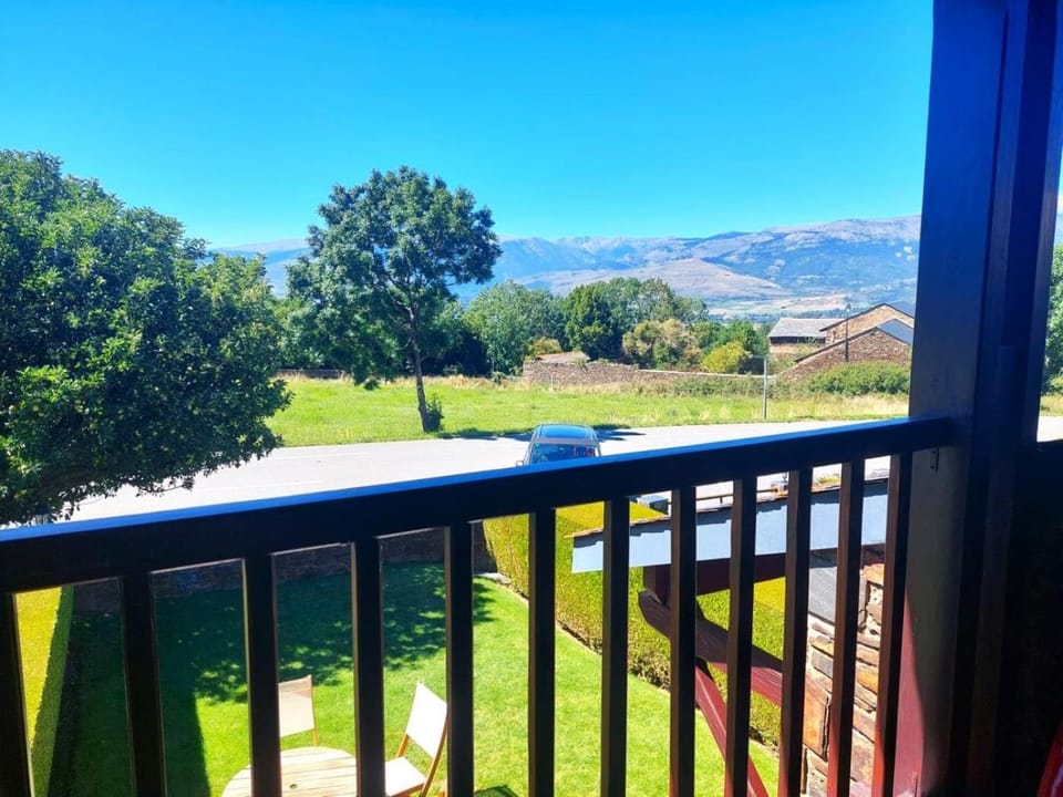 Casa adosada 3 hab, Wifi, Piscina, Padel | Ripollès | VacationRenter