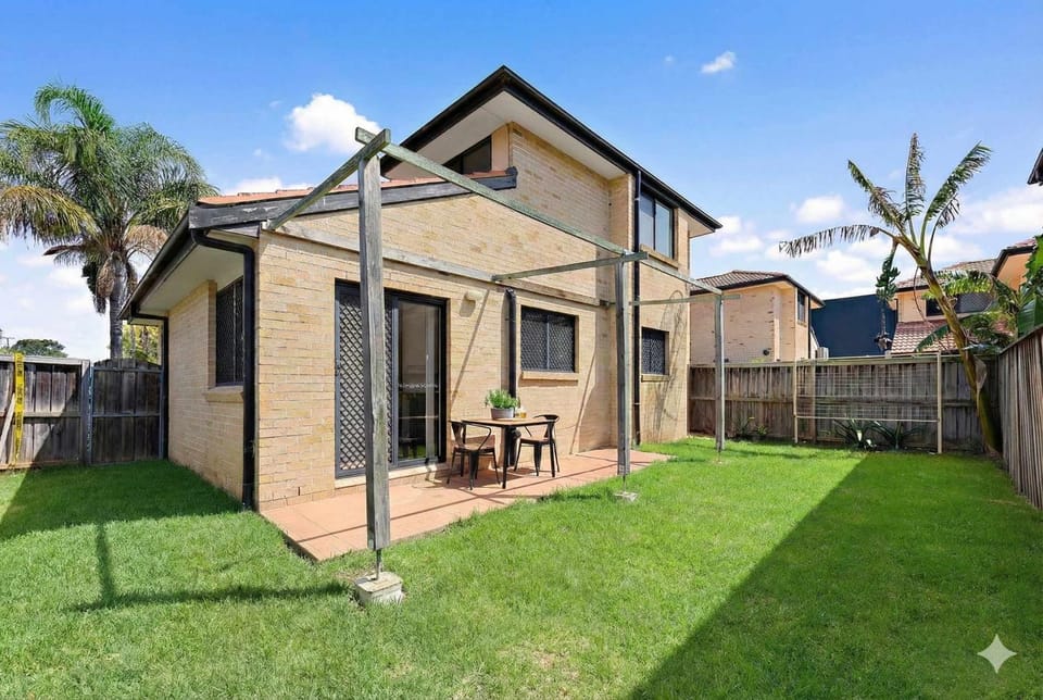 5 Min to Station Modern 2BR Townhouse Parking | Sydney | VacationRenter