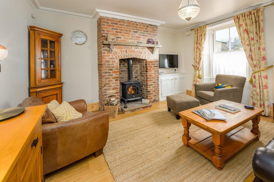 Dougie's Den, charming stone built mid-terrace town house . | Alnwick ...