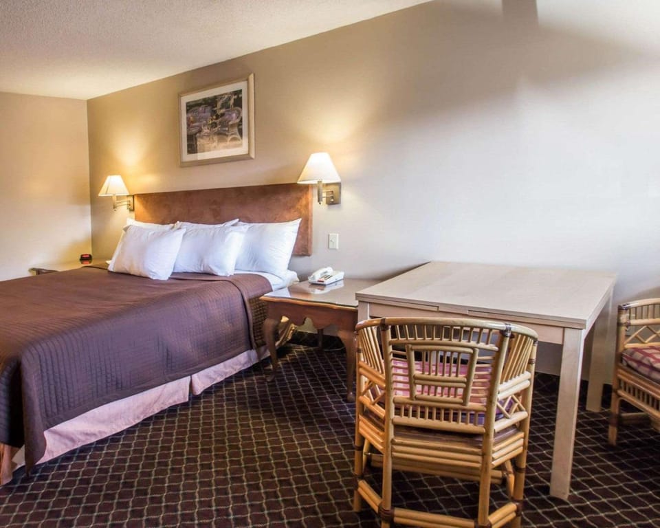 Rodeway Inn Apopka South | Apopka, FL | VacationRenter