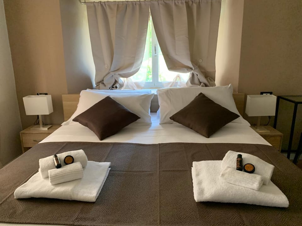 DOMUS FIESCHI Rooms self check in | Genoa | VacationRenter