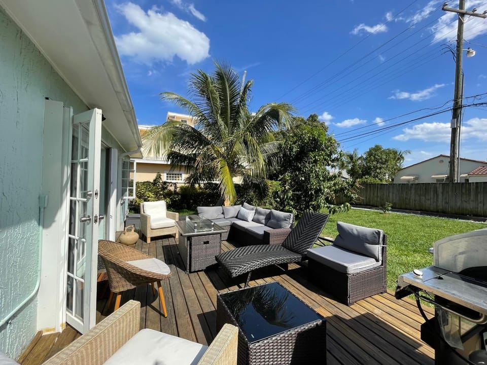 Hot tub, tiki bar, outdoor shower, near Intercoastal Waterway! | West ...